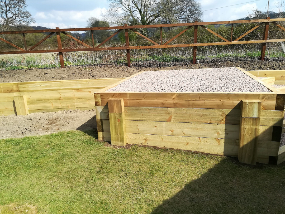 Sleeper retaining wall with garden steps – MSC Landscapes